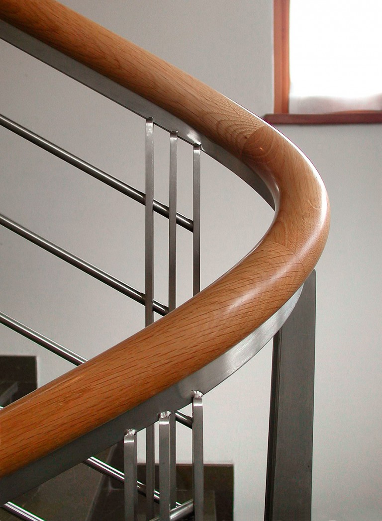 Corrimano curvo in rovere - De Stalis Scale